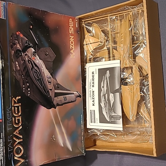 Revell-Monogram | Toys | 995 Monogram Star Trek Voyager Kazon Ship ...